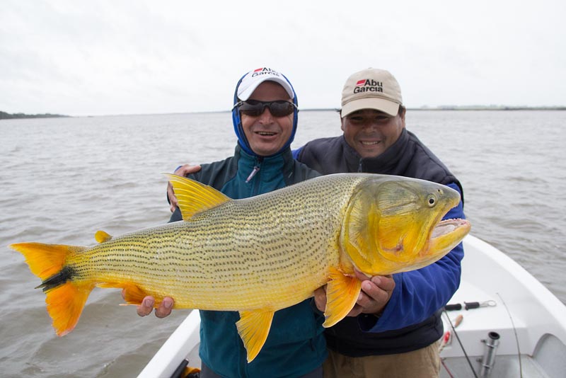 Pesca del Dorado: Paso de la Patria, colmada de turistas – Diario Formosa