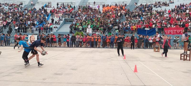 Colorida fiesta estudiantil con el tradicional Telematch – Diario Formosa