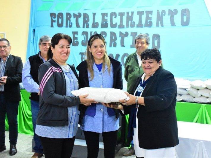 La empresa Nutrifor comenzó a entregar los productos alimenticios para ...