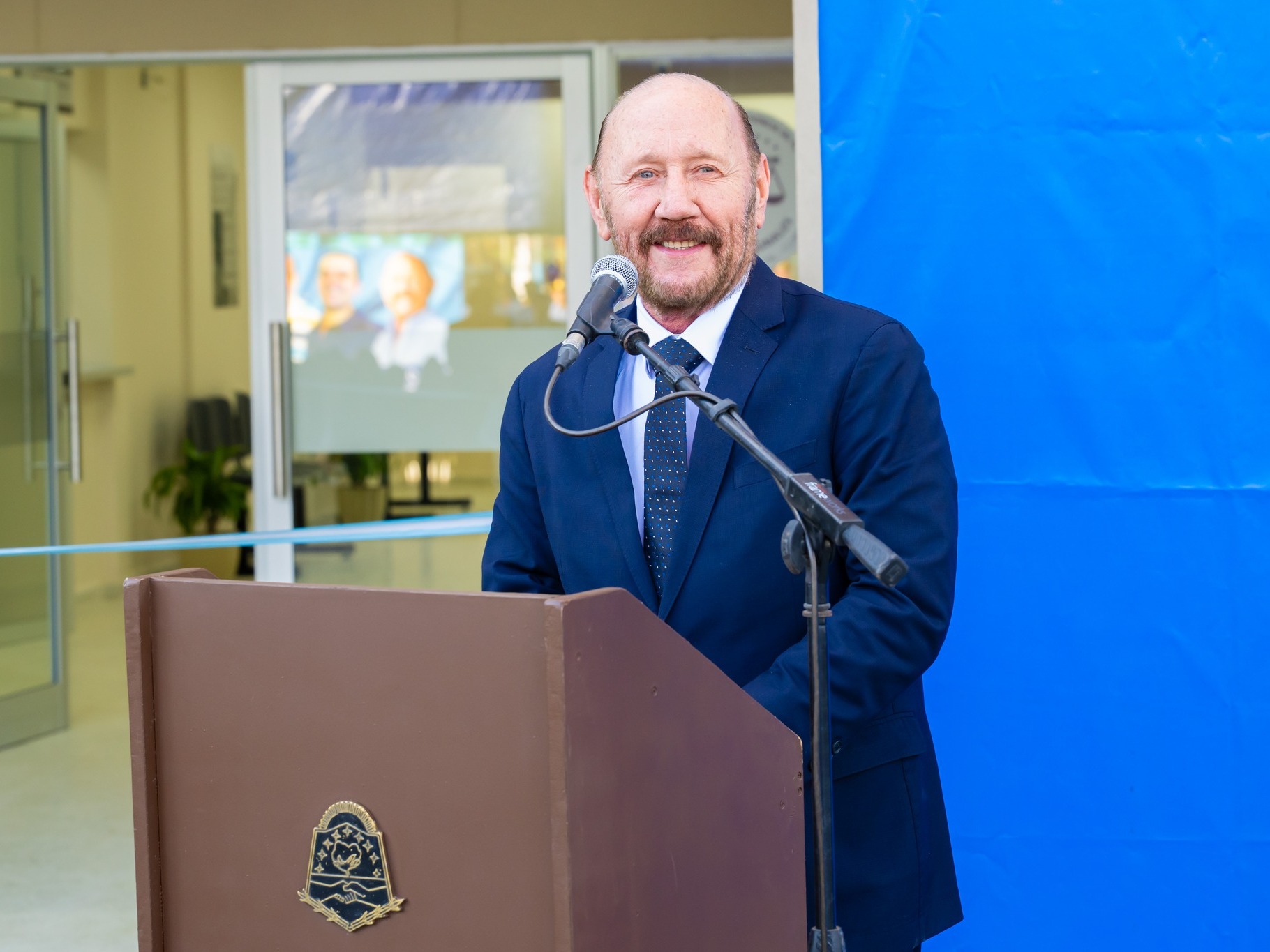 Insfrán garantizó el pago de sueldos y aguinaldo pese al recorte de la coparticipación – Diario ...